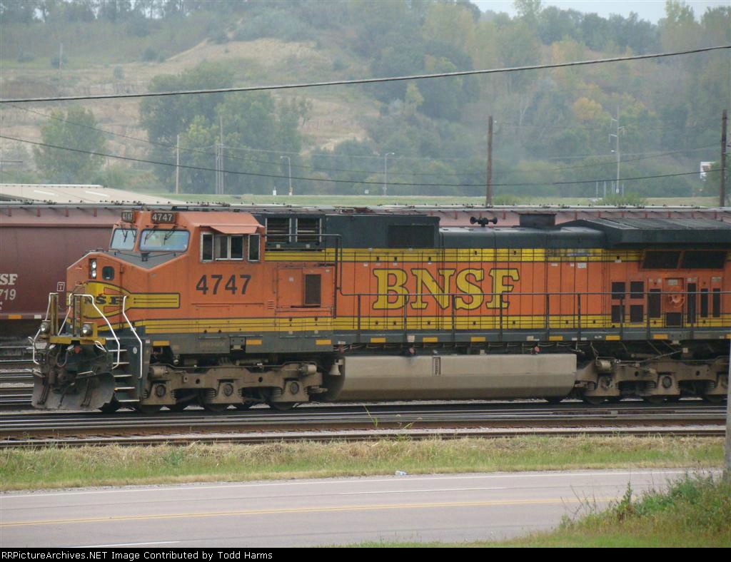 BNSF 4747